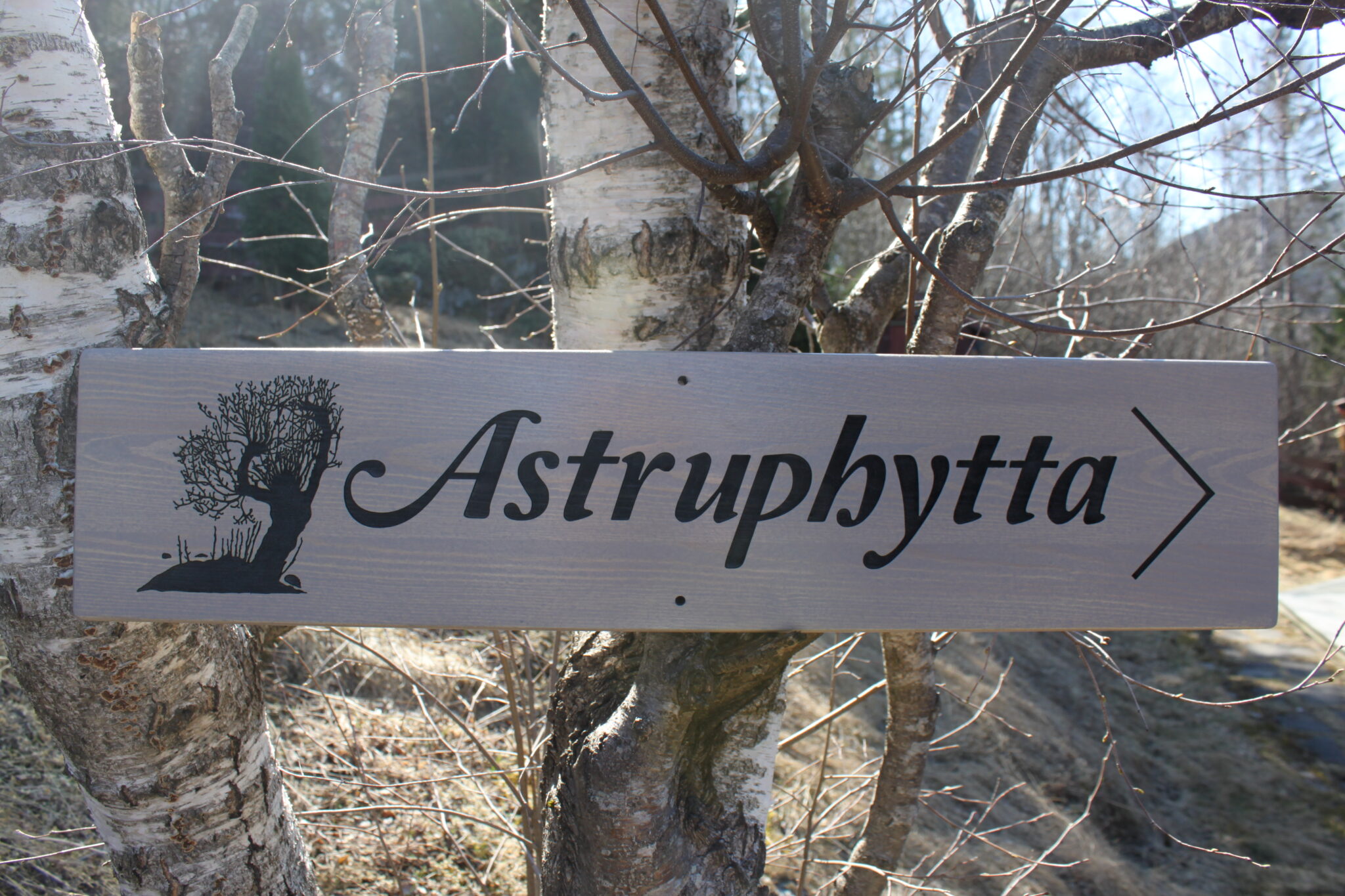 Lasergravert treskilt – Vinstra Treskilt – Håndverkskilt frå Gudbrandsdalen